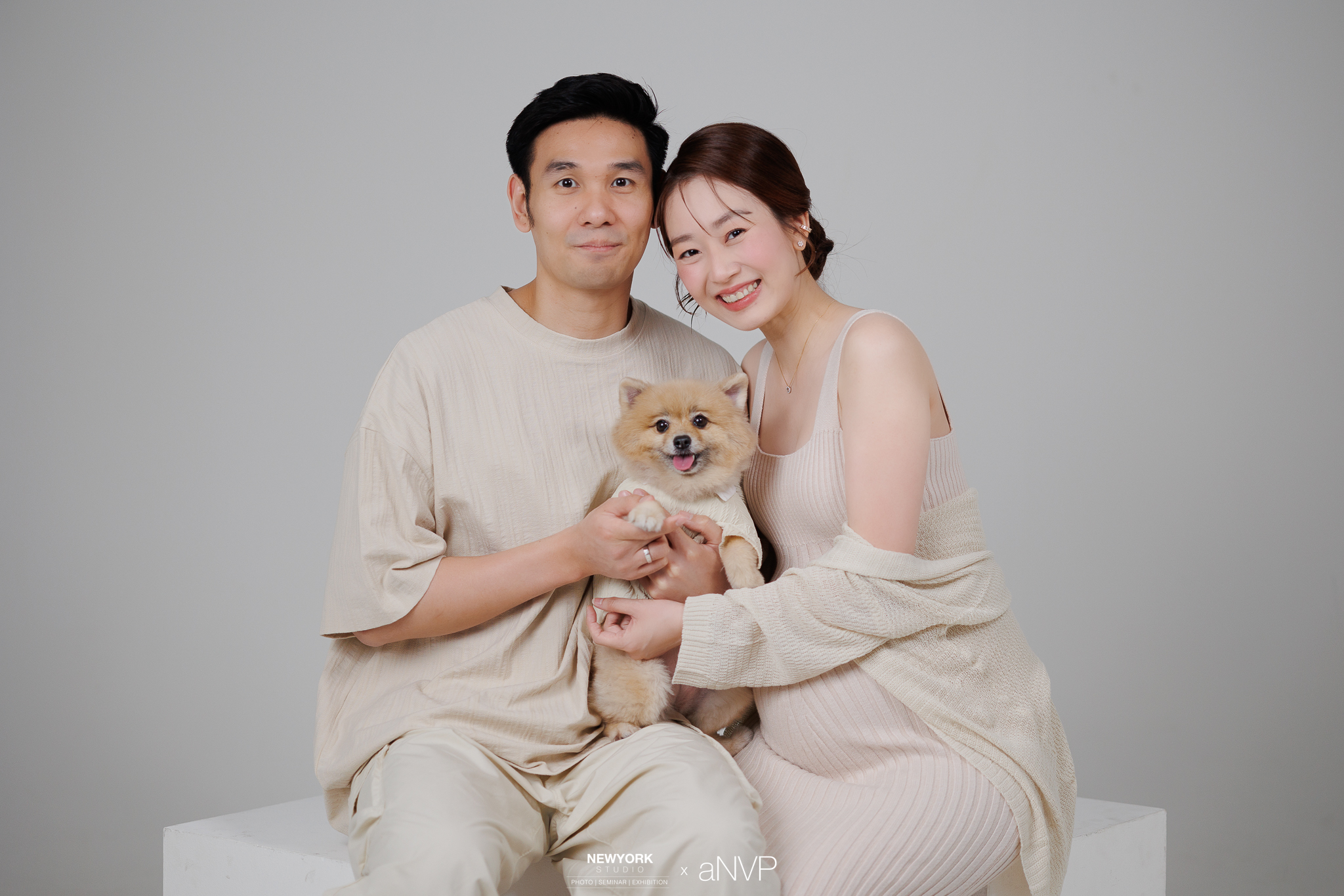 Minimalist Maternity Photography l New York Studio