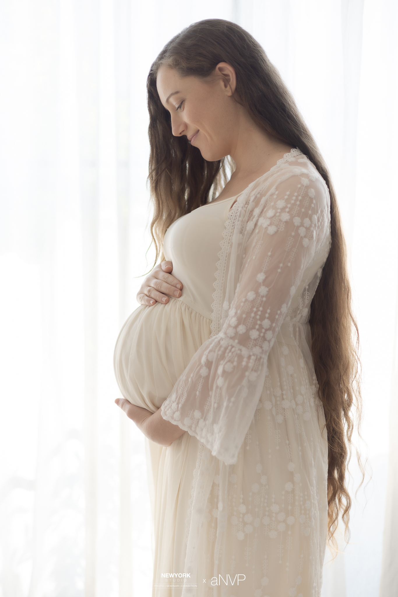 Maternity Portraits With Kids สตูดิโอถ่ายรูปคนท้อง l New York Studio
